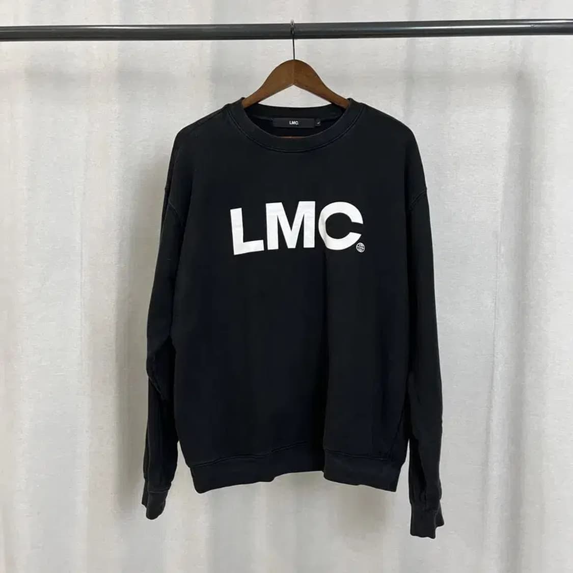 LMC 빅로고 맨투맨 110 K00933 | 후루츠패밀리