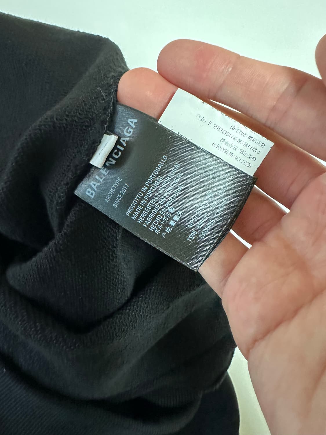 발렌시아가 스몰로고 맨투맨 23ss | 후루츠패밀리