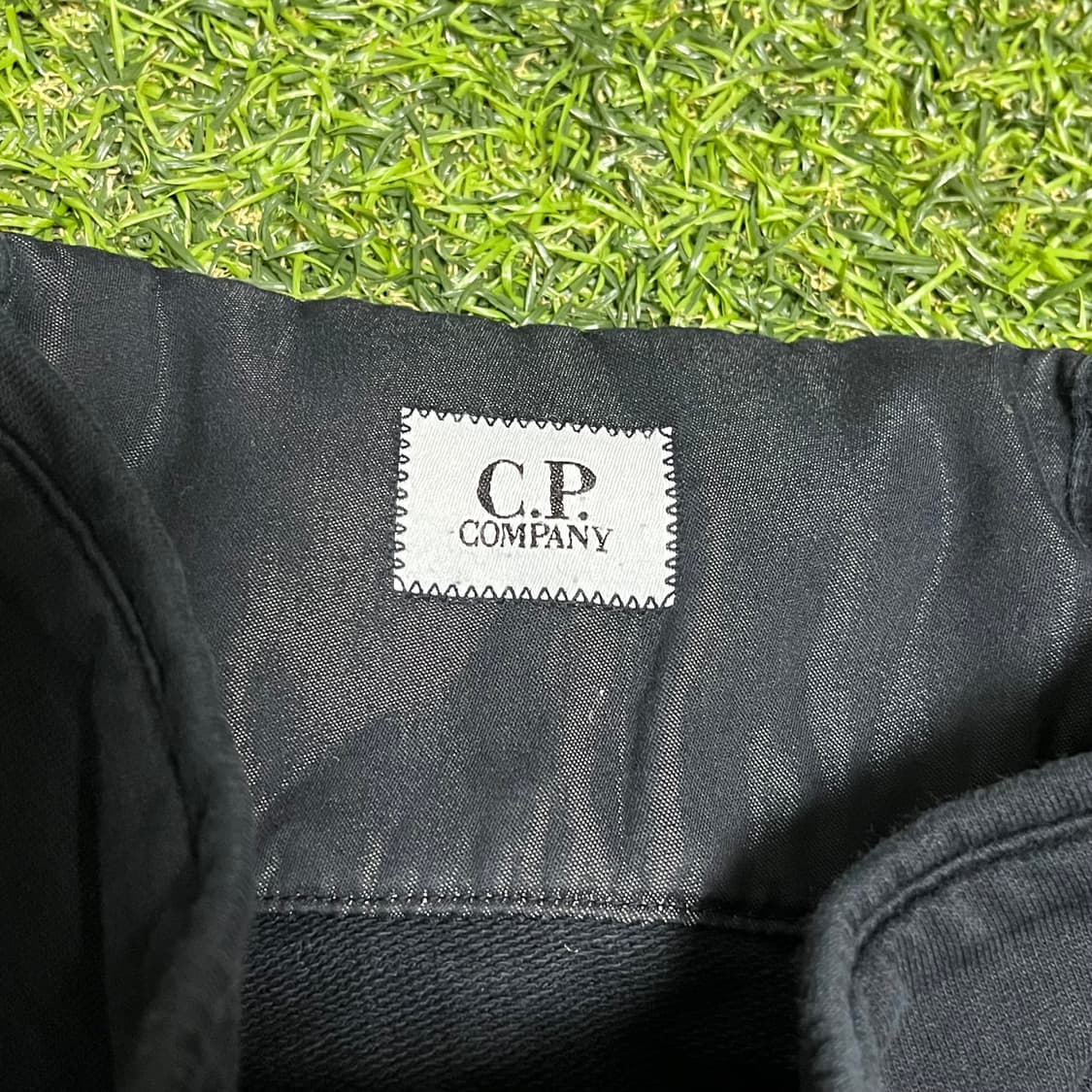 CP 컴퍼니 고글 맨투맨 | 후루츠패밀리