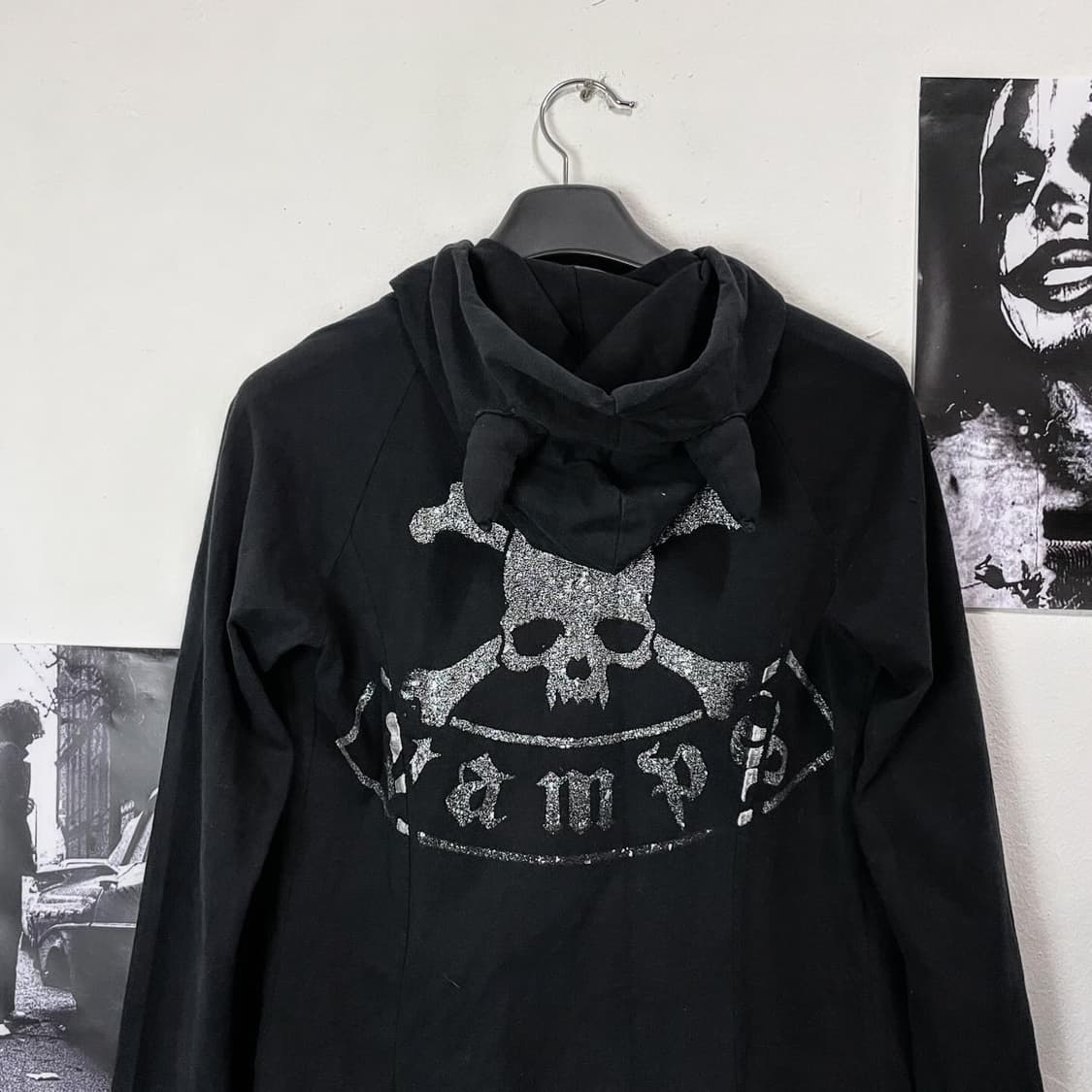 Vamp devil horn damage zip up | 후루츠패밀리