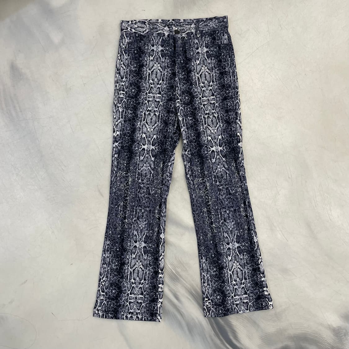 sculptor python pants | 후루츠패밀리