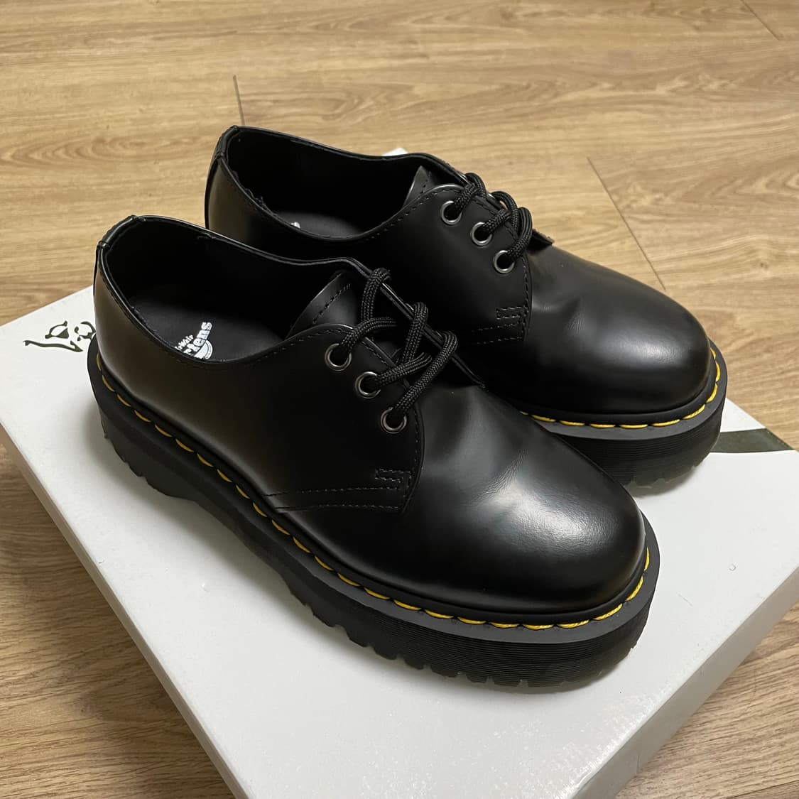 닥터마틴 1461 쿼드 블랙 폴리시드 스무스 uk5 | 후루츠패밀리