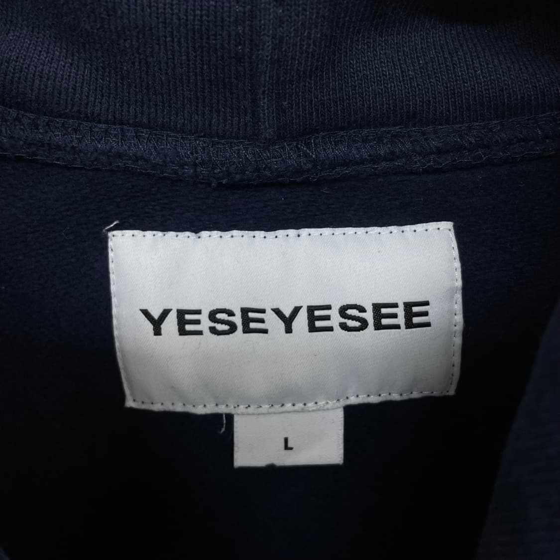 Yeseyesee Spellout Logo Hoodie | 후루츠패밀리