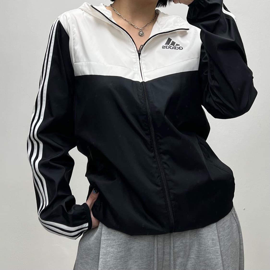 아디다스 배색 바람막이 오레오 검흰 S [040404] | 후루츠패밀리