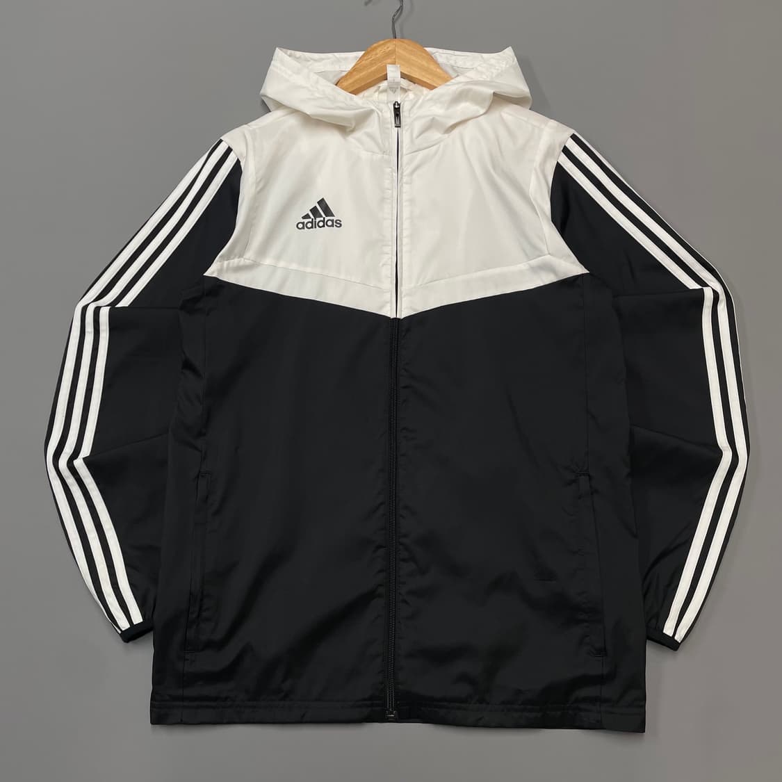 아디다스 배색 바람막이 오레오 검흰 S [040404] | 후루츠패밀리