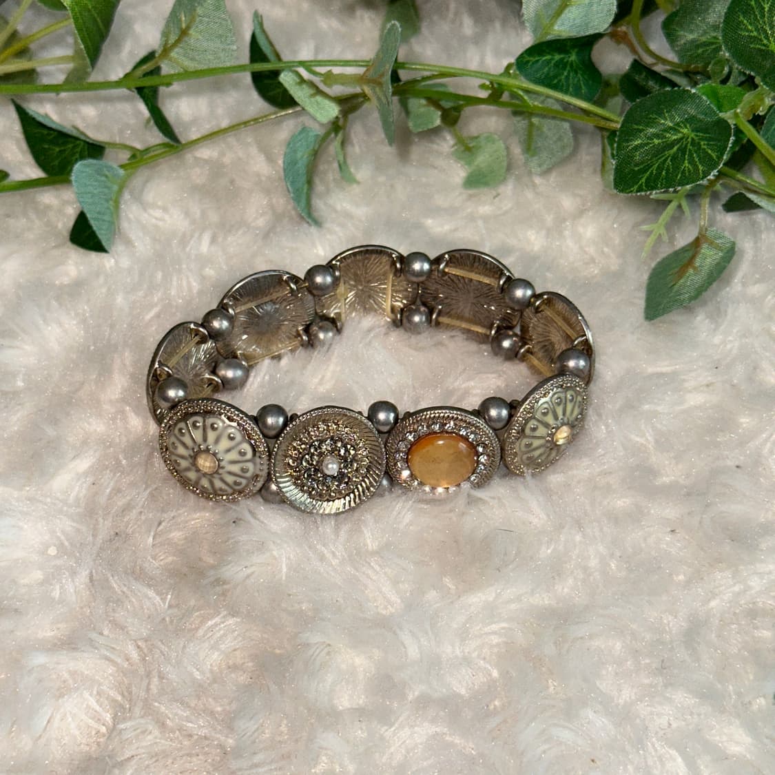 Gold bronze gemstone bracelet | 후루츠패밀리