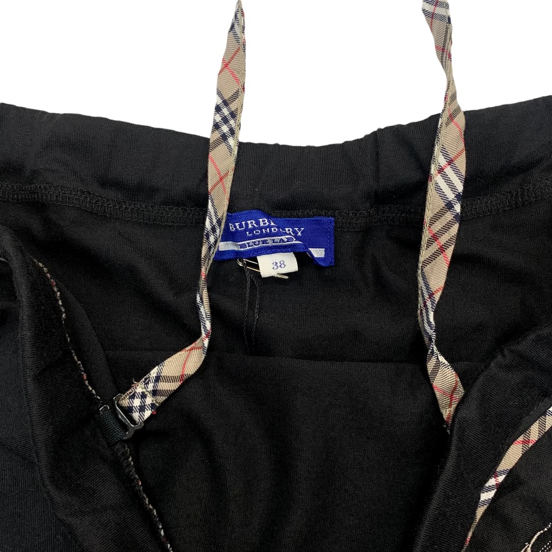 burberry neck ribbon top | 후루츠패밀리