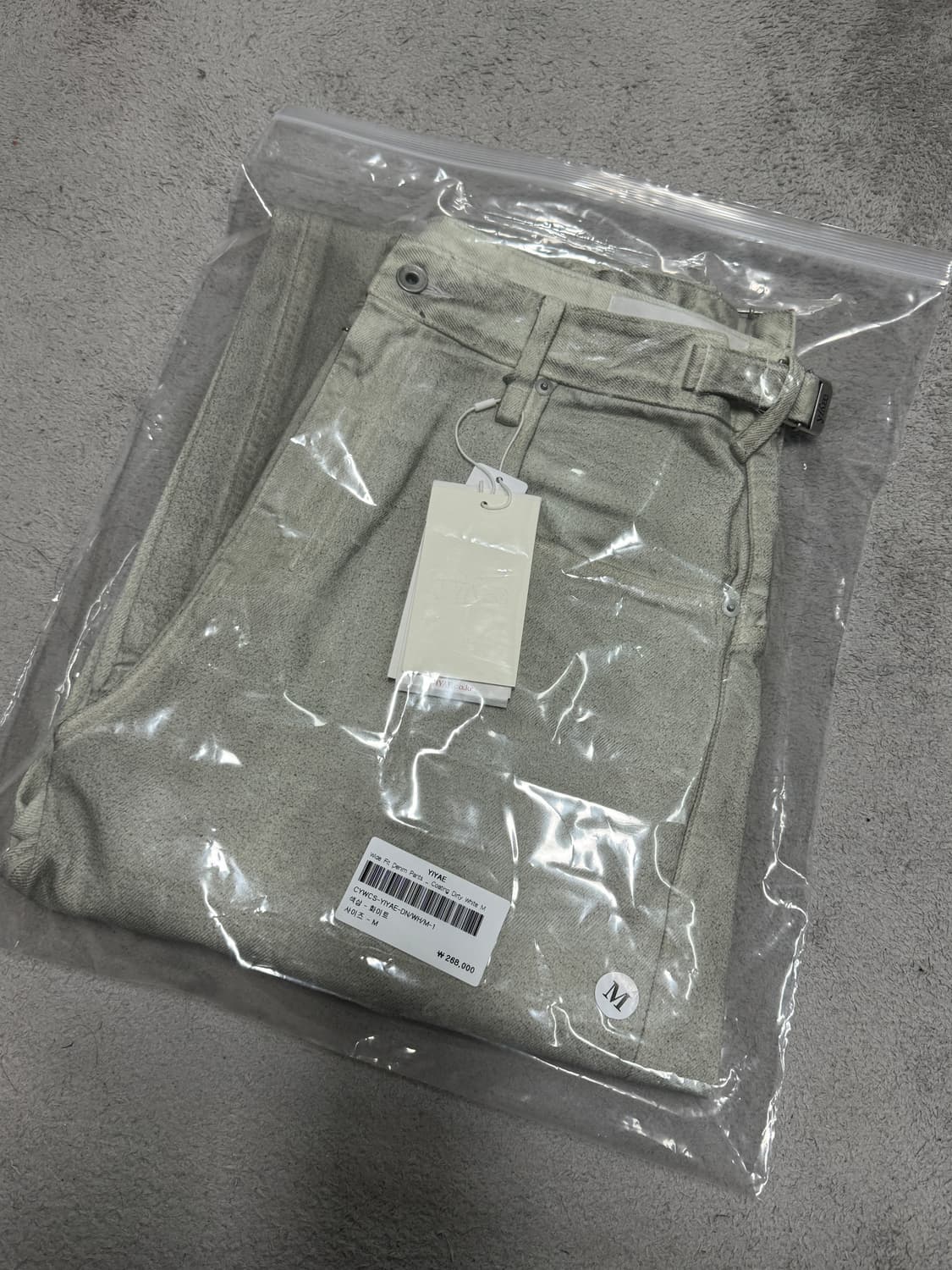 [M] Yiyae 이예 와이드 코팅 더티 화이트 데님 | 후루츠패밀리