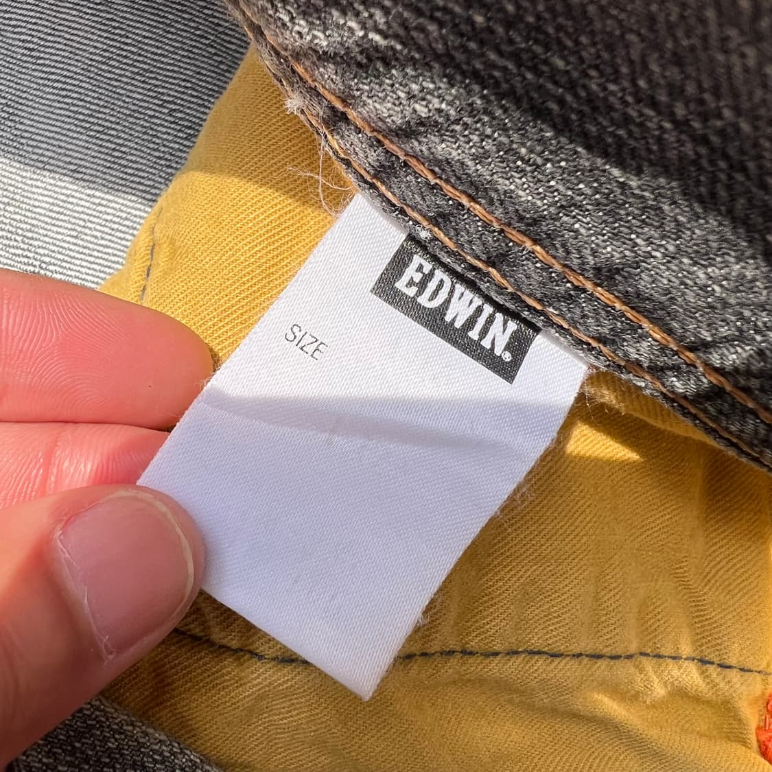 Edwin E-Function 3D 데님 카프리 숏츠 | 후루츠패밀리