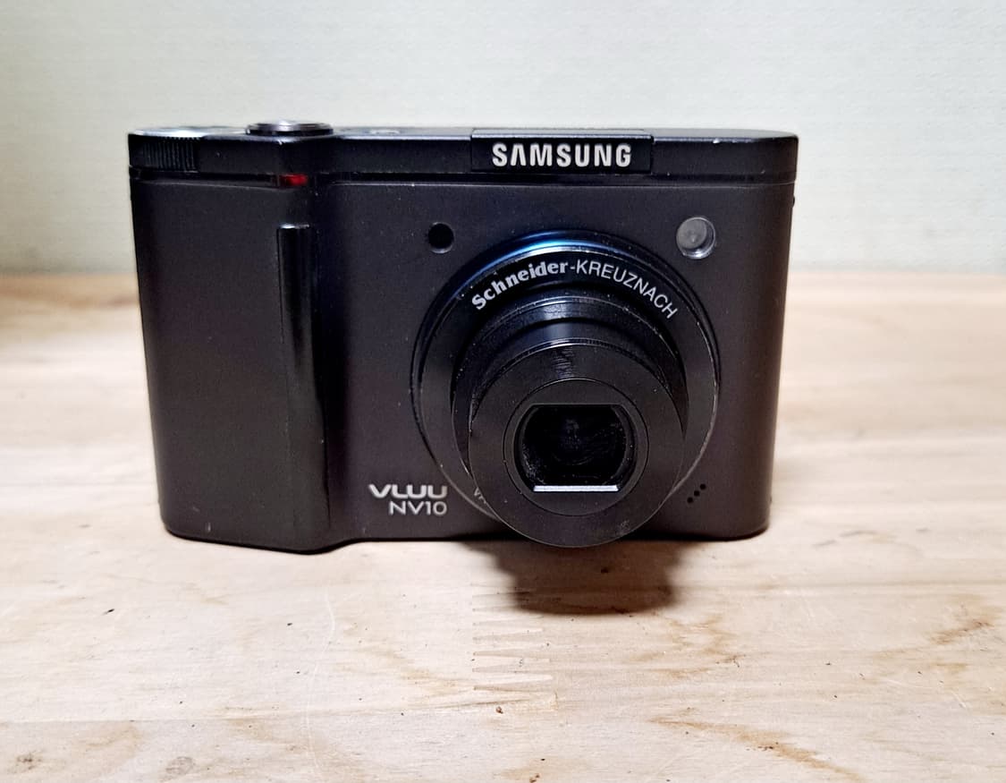 삼성 VLUU NV10 디지털카메라 | 후루츠패밀리