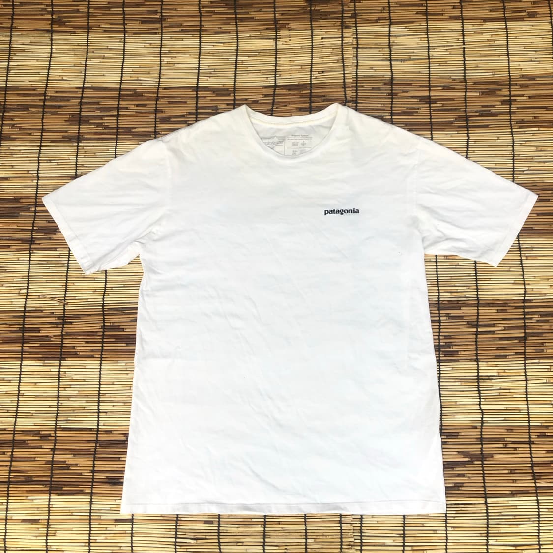 파타고니아 화이트 반팔티 M | 후루츠패밀리