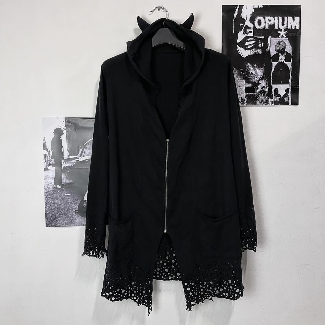 Vamp devil horn damage zip up | 후루츠패밀리