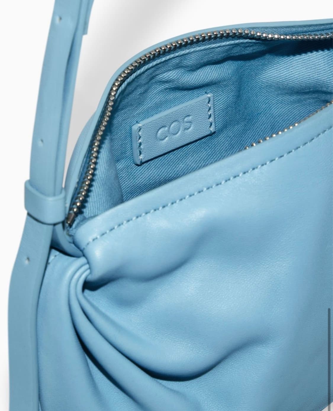 코스 러플 가죽 숄더백 (스카이블루) 잉화 착용 | 후루츠패밀리