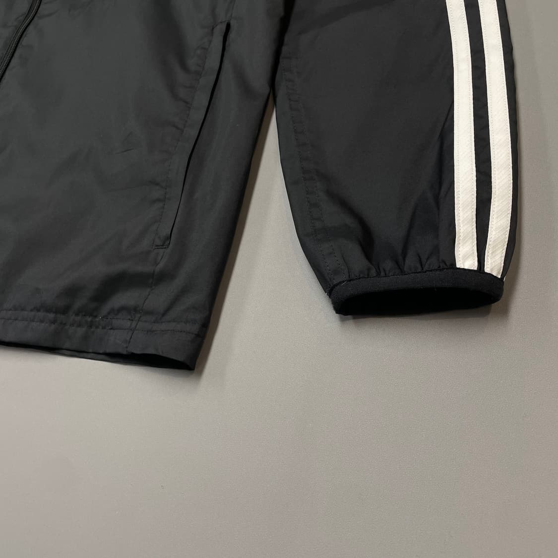 아디다스 배색 바람막이 오레오 검흰 S [040404] | 후루츠패밀리