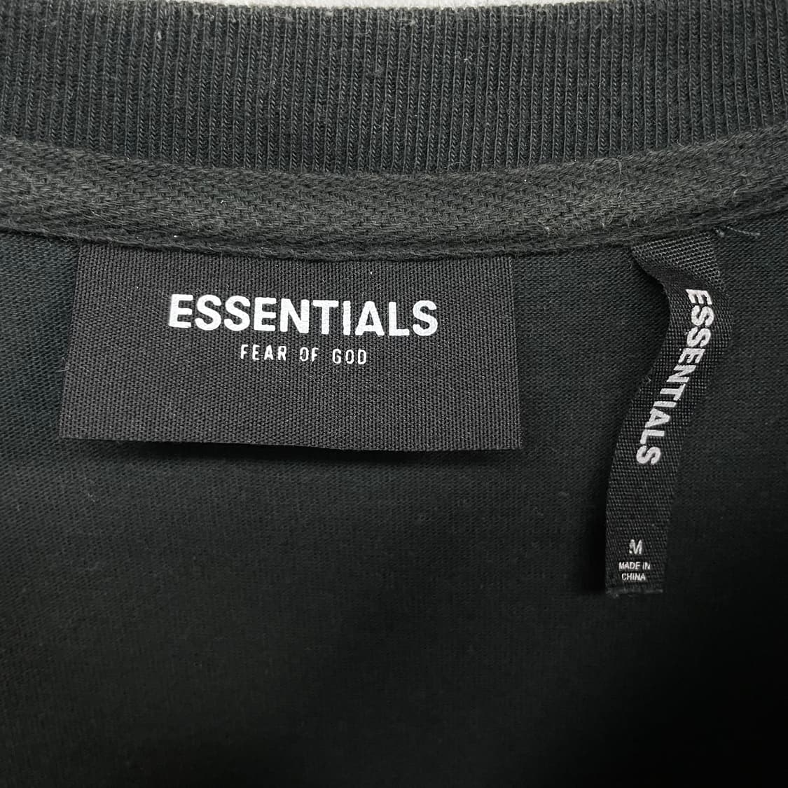 Essentials back logo T-shirt | 후루츠패밀리