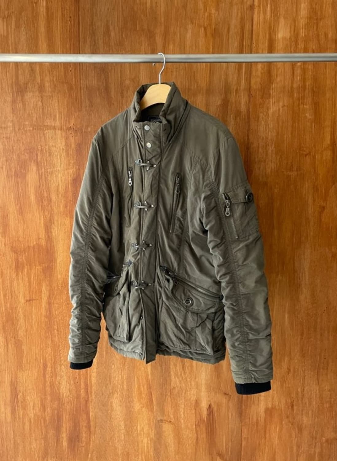 ROUSHATTE GARMENTS | 후루츠패밀리